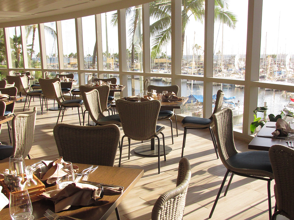 Waikiki Seafood Buffet Dinner at 100 Sails Restaurant & Bar - Oahu - VELTRA