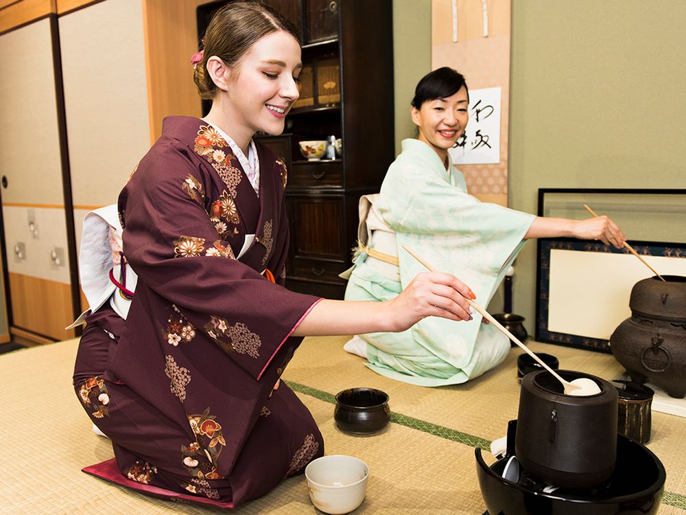Osaka Tea Ceremony Experience with Kimono Dress-up - Osaka - VELTRA