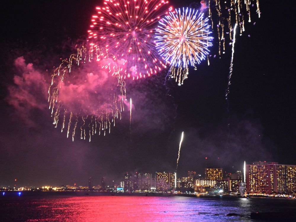 1-Hour Waikiki Fireworks Cocktail Sail with Drinks & Transportation ...