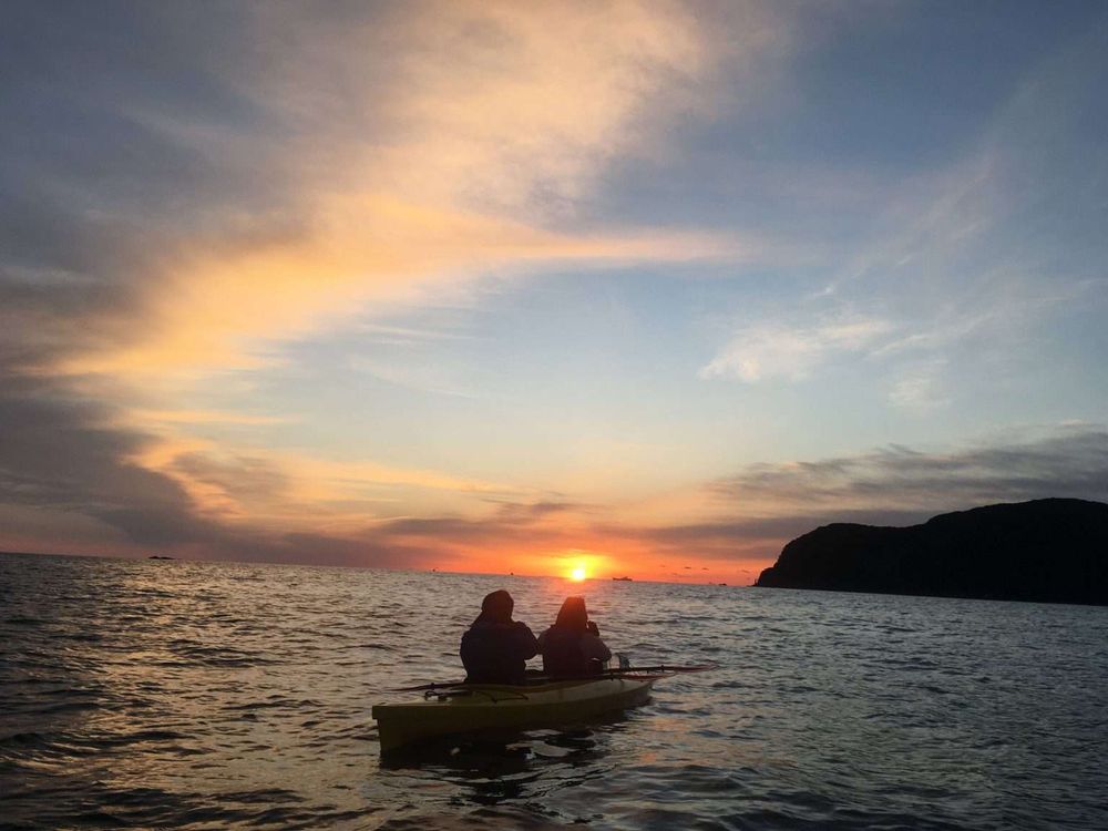 早朝の海を満喫！朝日の昇る海で日の出カヤック 3歳から参加OK！＜1.5時間／串本町＞ | 和歌山の観光&遊び・体験・レジャー専門予約サイト VELTRA(ベルトラ)