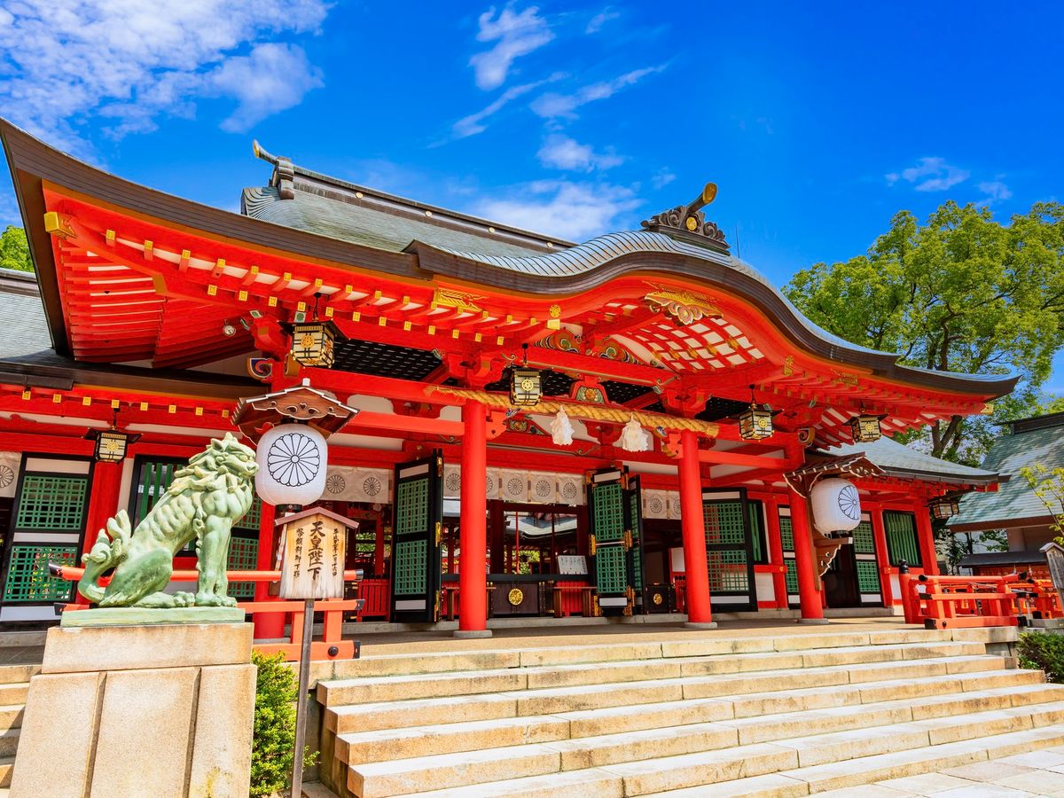 神戸八社ガイドツアー 厄払いと願掛けの旅 生田神社名物の水みくじ＋老舗料亭の和ランチ付き＜ 3.5時間／昼食付／神戸市＞ | 兵庫の観光&遊び・体験・レジャー専門予約サイト VELTRA(ベルトラ)