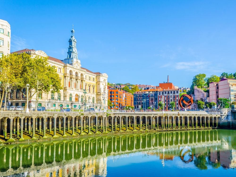 ビルバオ市内観光 見どころへご案内するウォーキングツアー＜2時間／午前or午後／英語ガイド／ビルバオ発＞ | スペイン（バスク）旅行の観光・オプショナルツアー予約 VELTRA