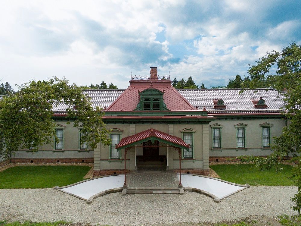 【7月14日日曜日限定】 アート×弘前の建築 企画展「蜷川実花展with EiM：儚くも煌めく境界」を鑑賞＆建築物見学＜昼食付／青森駅・新青森駅・弘前駅 発＞ | 青森の観光&遊び・体験 ...