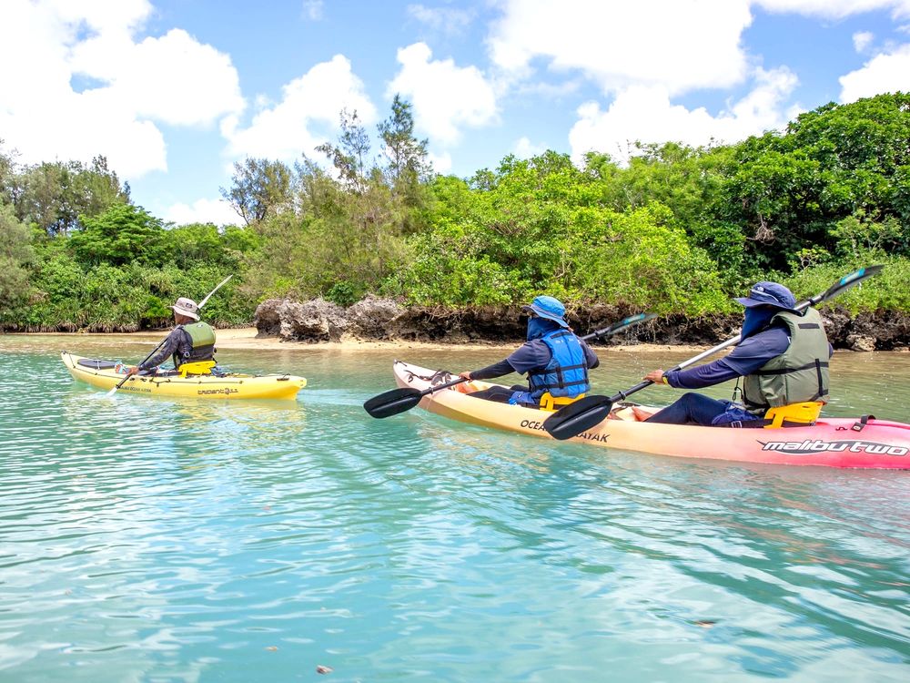 【シニア世代プラン】カヤックツアー 75歳まで参加OK ご家族連れも大歓迎！安全なフィールドでのんびり楽しもう＜約1～2時間／宮古島＞ | 宮古島の観光・オプショナルツアー専門 VELTRA ...
