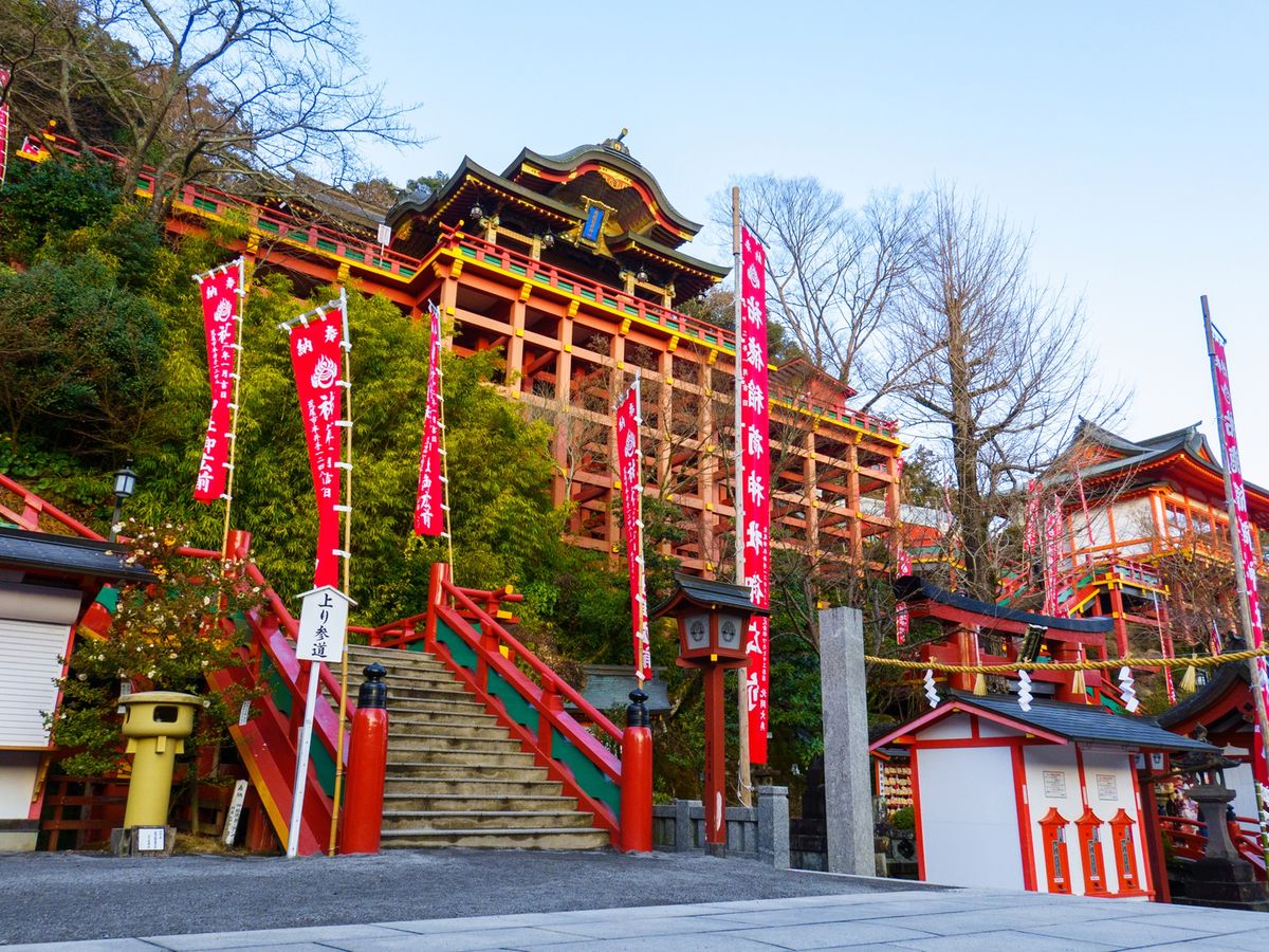 【25/1/1～1/12限定】熊本発着 佐賀初詣日帰りバスツアー 新年を彩る佐賀三社巡り！祐徳稲荷・佐嘉神社・武雄神社 和定食ランチ付 by 九州産交ツーリズム | 熊本の観光&遊び・体験 ...