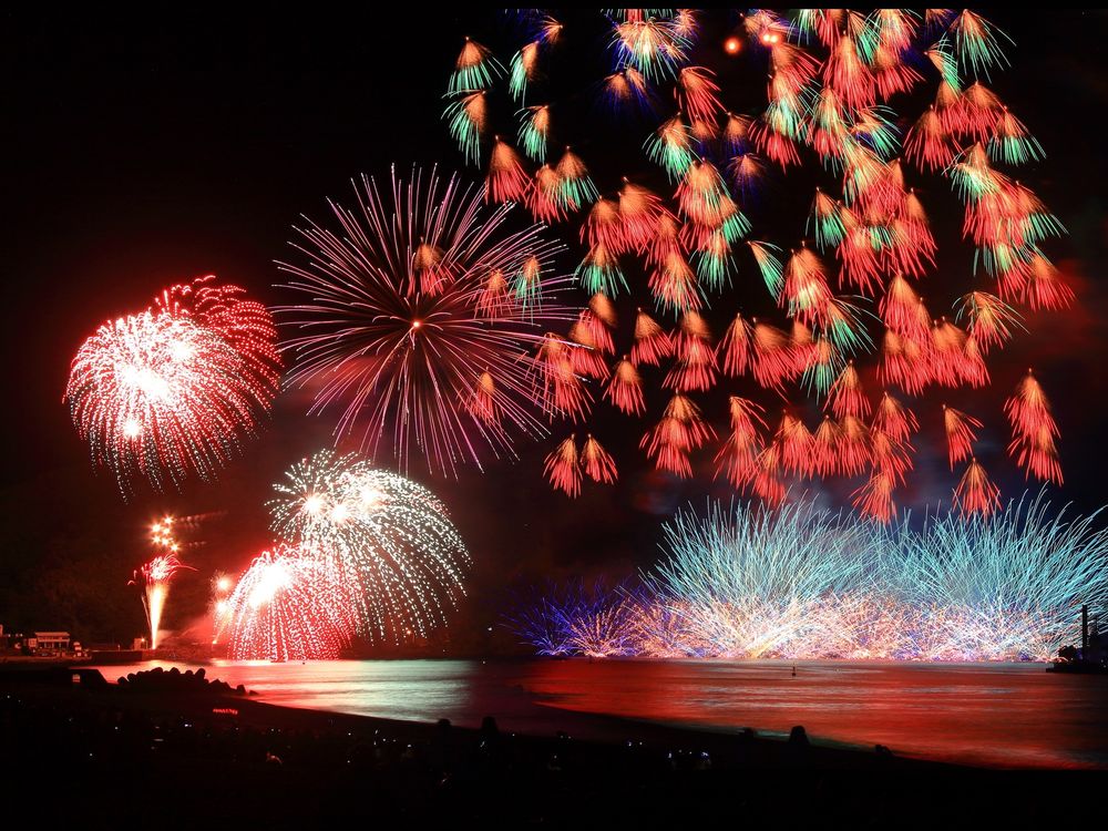 【大阪発】熊野大花火大会 日帰り夜行バスツアー 古い歴史と伝統の大迫力花火絵巻！ ＜8月17日／昼食付き／三重＞ | 大阪の観光&遊び・体験・レジャー専門予約サイト VELTRA(ベルトラ)