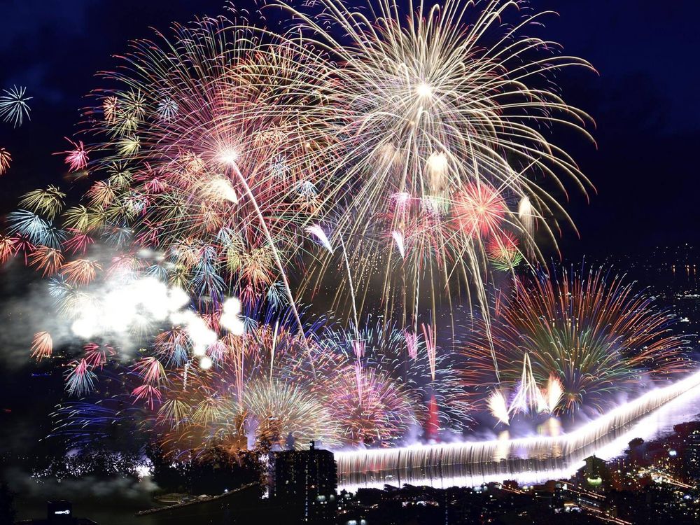 8月15日限定「諏訪湖湖上花火大会」観覧席(若菜席)付！宿泊バスツアー 諏訪湖祭湖上花火大会4万発の感動体験＋軽井沢＆善光寺巡り＜1泊2日／新宿発着＞ | 東京の観光&遊び・体験・レジャー専門 ...